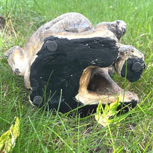 Aged Outdoor Rabbit Bunny Statuary Statue, Distressed Concrete Look ...