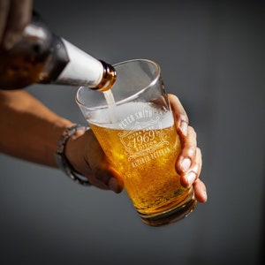 Black Stainless Personalized Growler With Customized Pint Glasses ...
