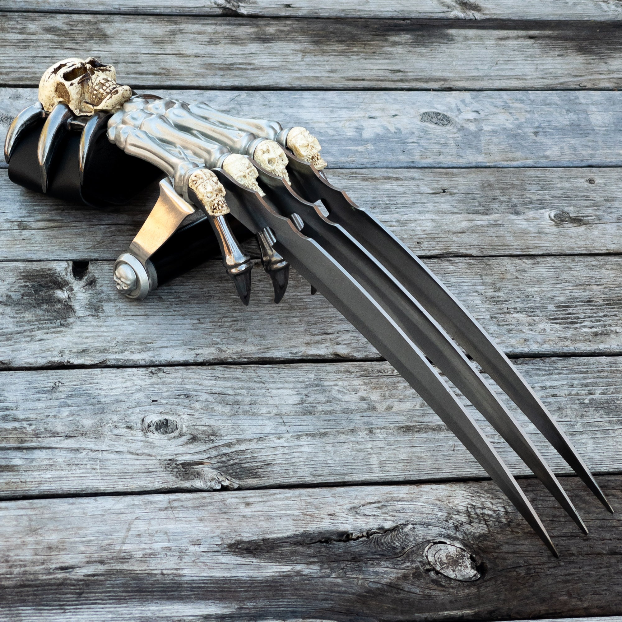 Skull Claw Weapons