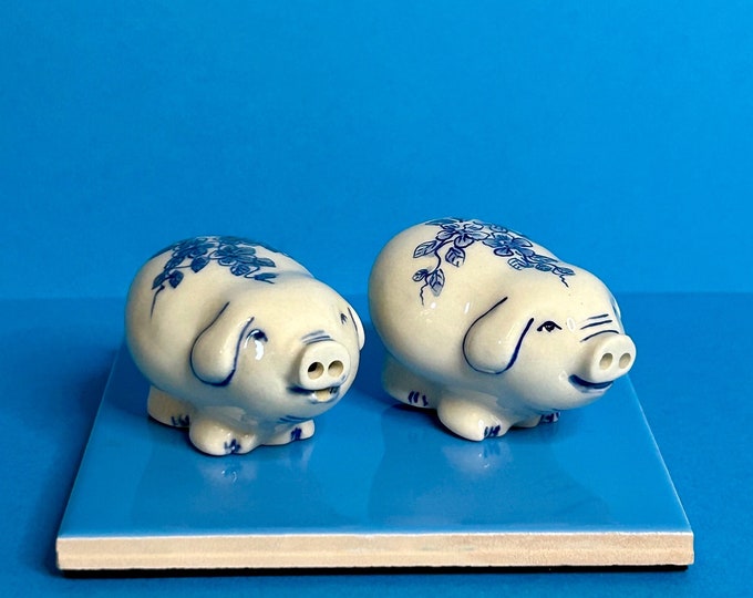 Vintage Delft Blue Style, Handpainted Pig Salt & Pepper Shakers - Etsy