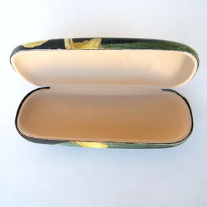 Iris Hard Eyeglasses Case, Glasses Protector, Women Spectacle Case ...