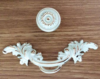 3 Shabby Chic Drawer Knobs Pulls Dresser Pulls Handles - Etsy