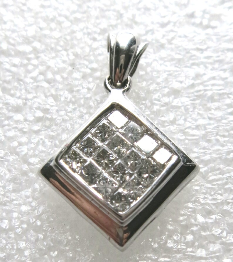 18ct White Gold Mounted Square Shaped Invisible-set Diamond Pendant 0. ...