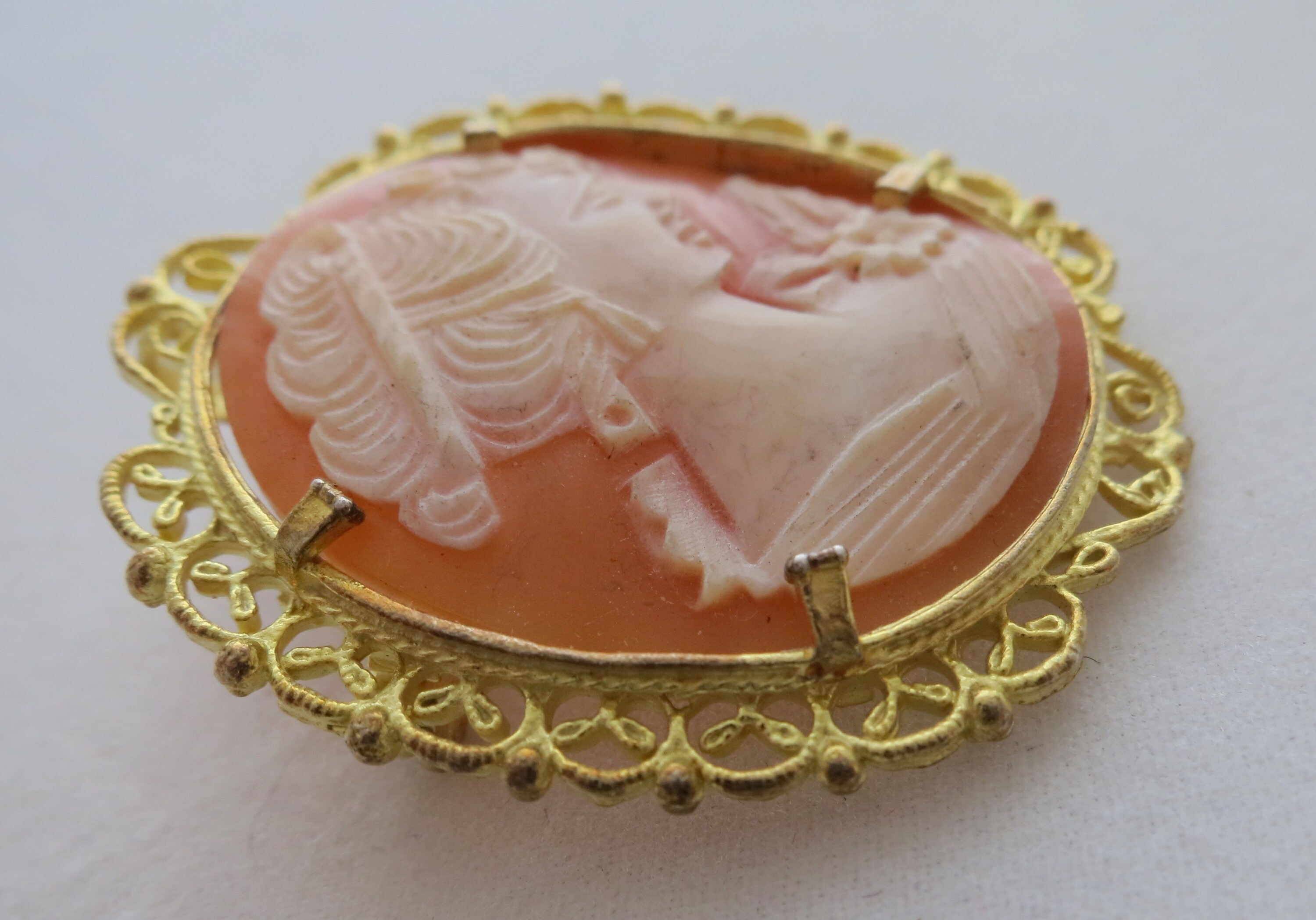 Cheap brooches store