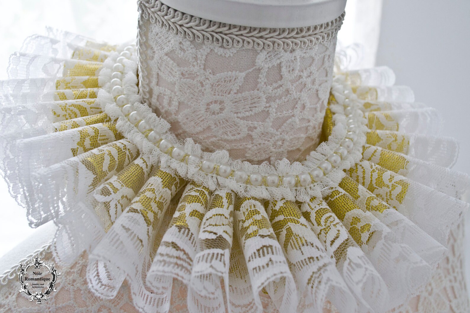 Royal Elizabethan Ruff Collar in Gold and White Lace-elizabethan Ruff ...