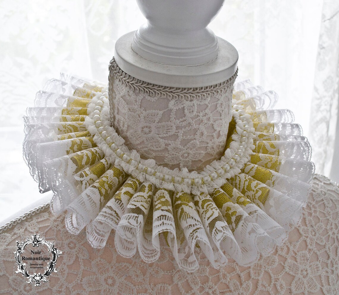 Royal Elizabethan Ruff Collar in Gold and White - Etsy