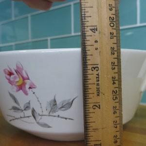 Lovely 1950's Universal Potteries Ballerina Rosette Pattern 1 1/2 Quart ...