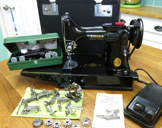 Great Running 1946 Scroll Front Singer Featherweight 221 With Case ...