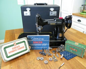 Lovely 1955 Singer Featherweight 221 Sewing Machine W/prism Decals ...