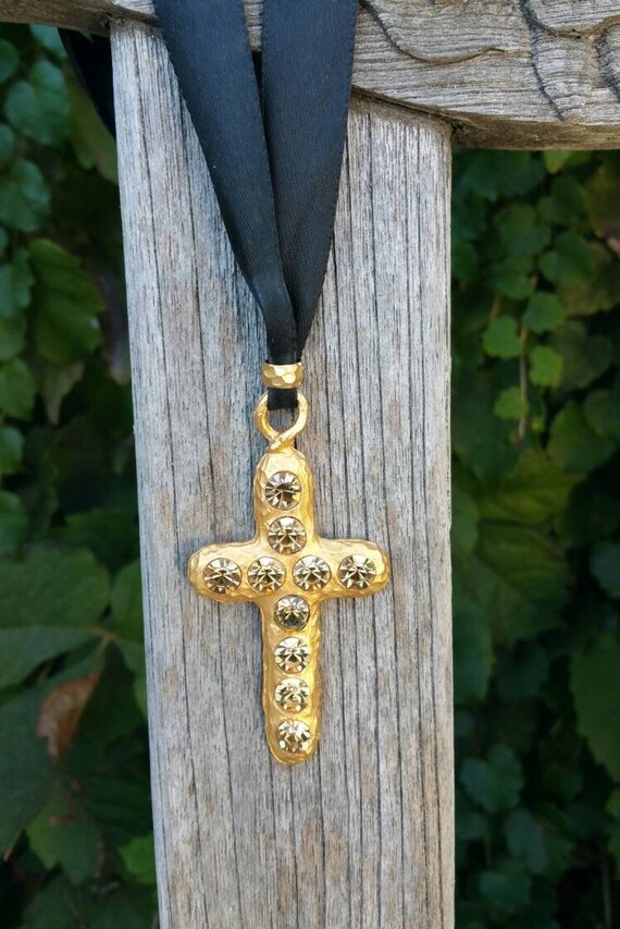 Super Cool Grunge Era Cross Necklace. - Gem