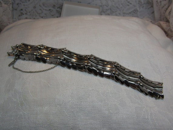 Vintage MONET Double Hinged Clasp Silver Toned Metal … - Gem