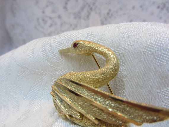 Vintage BSK Gold Tone Swan Brooch with Red Rhinestone… - Gem