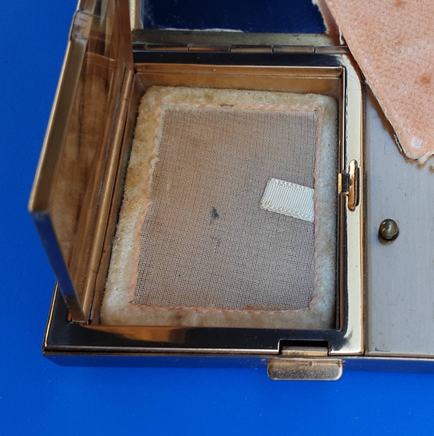 Carene Musical Powder Compact Reuge St Croix Plays Anniversary Walz ...