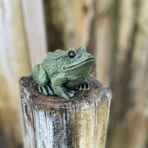 Small Frog Statue of Small Toad Statue of Small Frog - Etsy