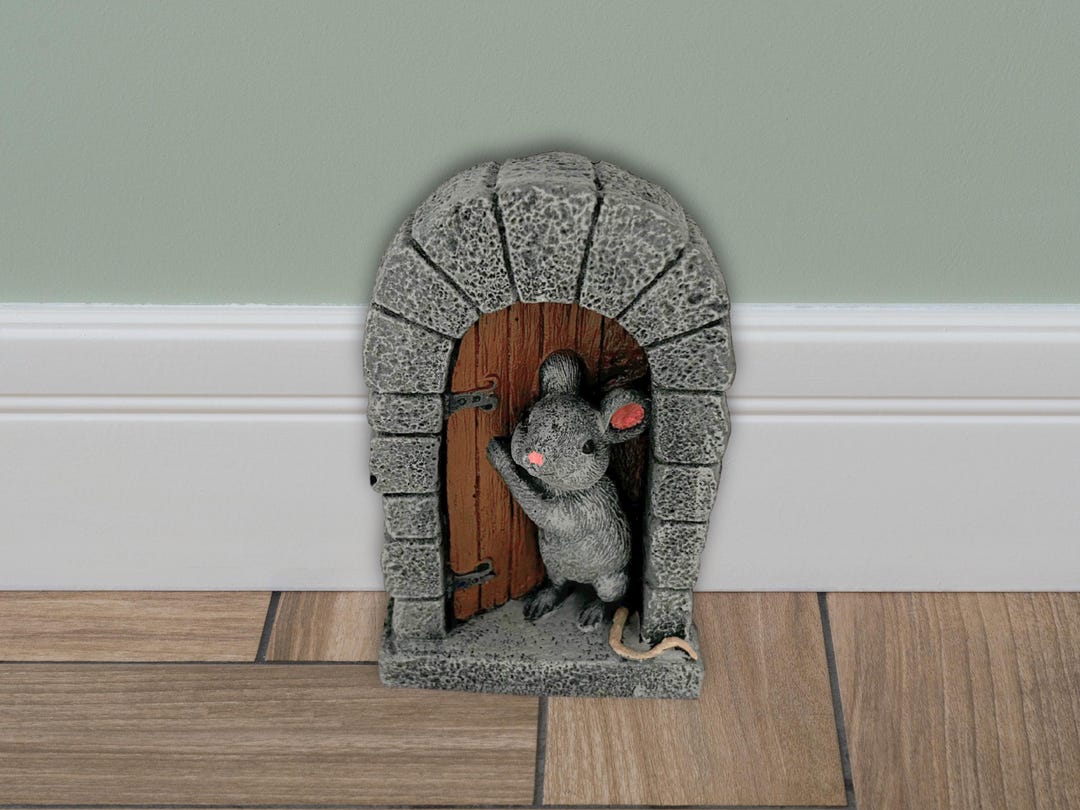 Mouse Door Statue, Charming Whimsical Decor for Home Entryway, Perfect ...