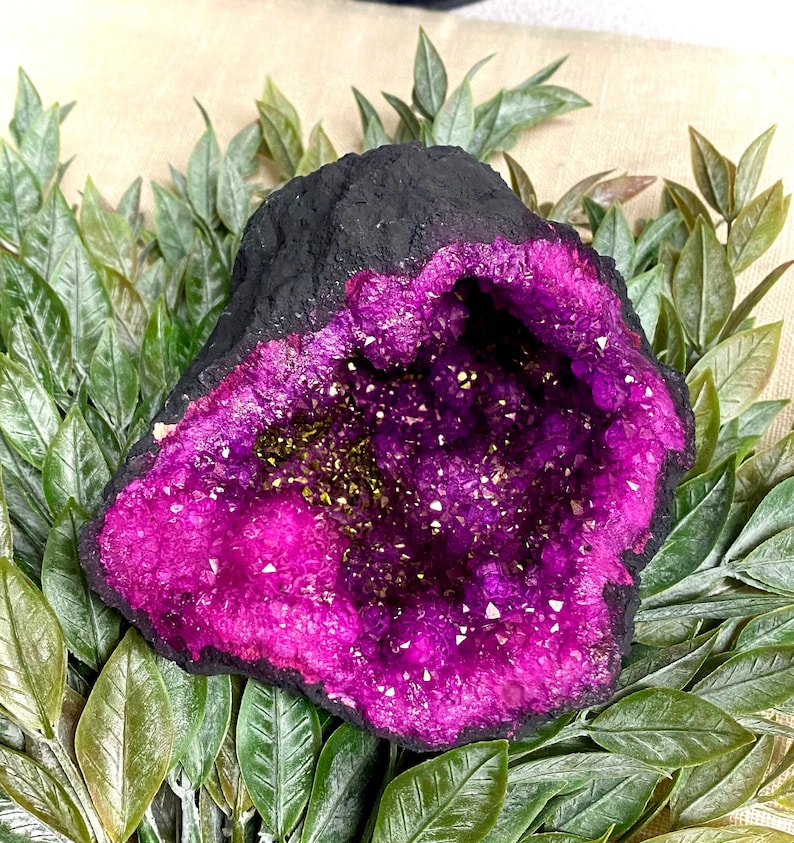 Dyed Quartz Geode (pink) - Etsy