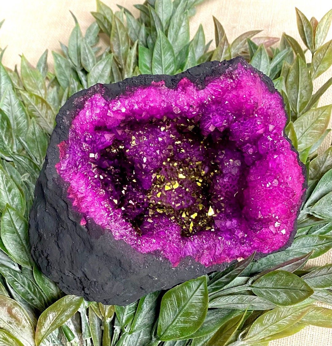 Dyed Quartz Geode (pink) - Etsy