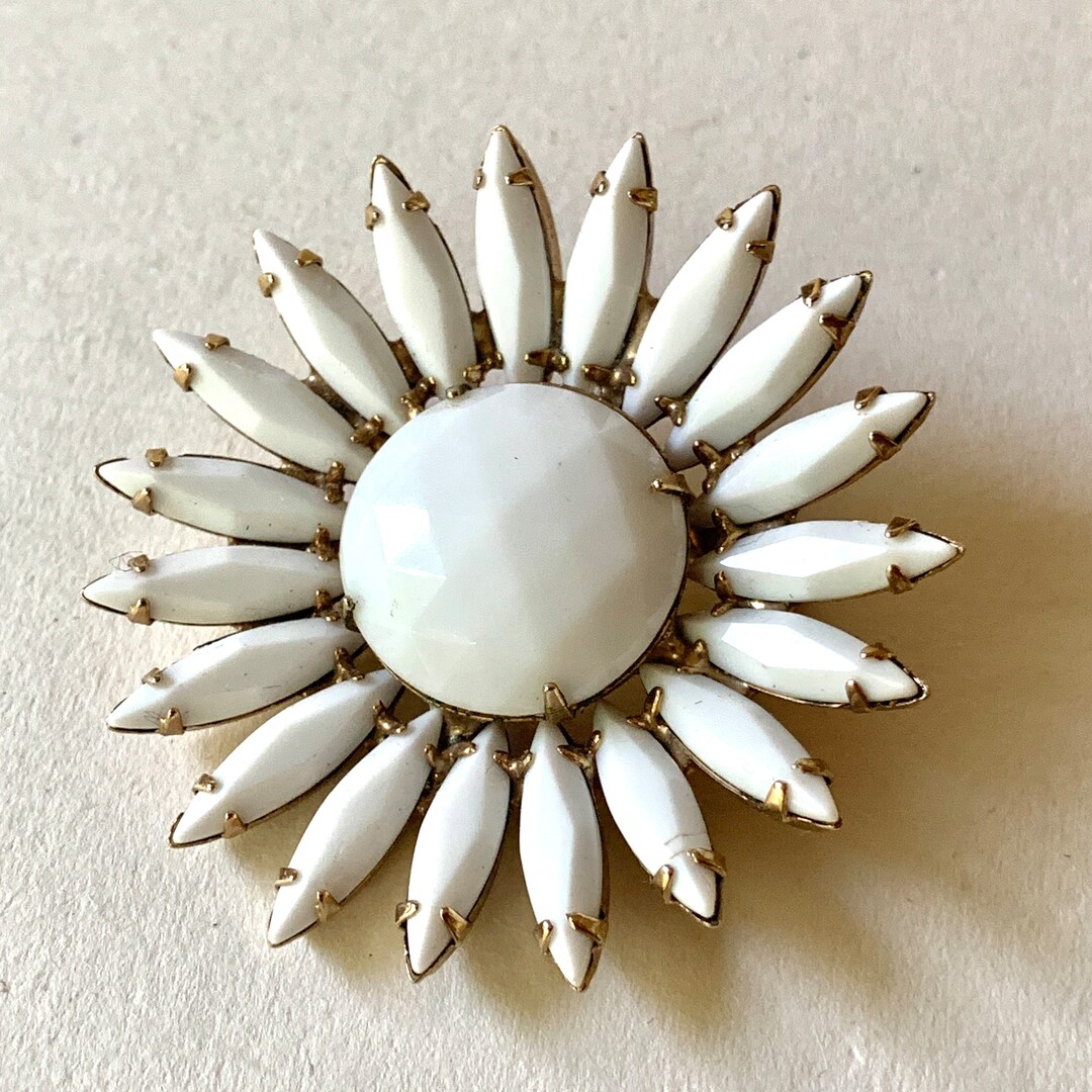 White Floral Burst Pin, Vintage Brooch - Etsy