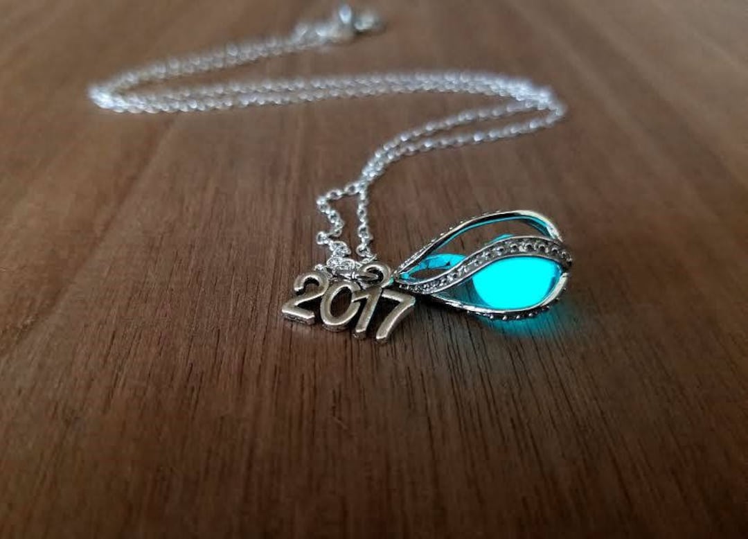 2025 Graduation Gift Necklace, Glow in the Dark Drop, Class of 2024 ...