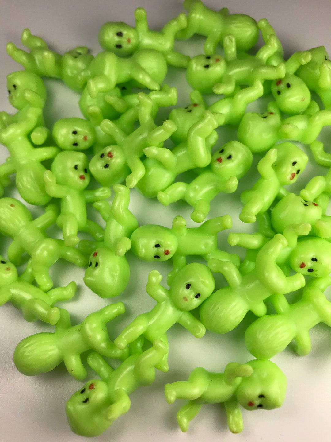 X100 Green Mini Plastic Babies - Etsy