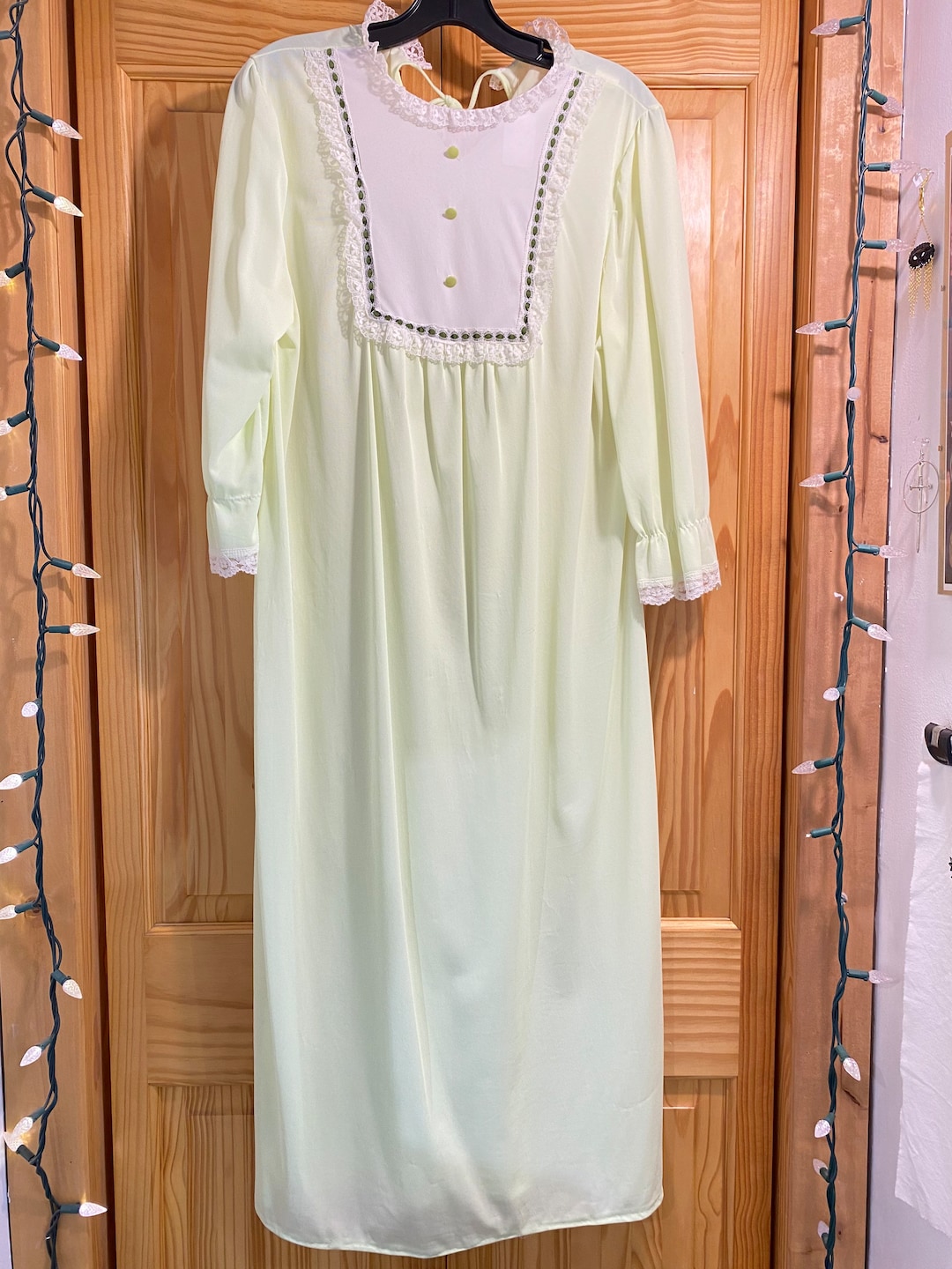 VINTAGE Light Green Lace Trimmed Night Gown - Etsy