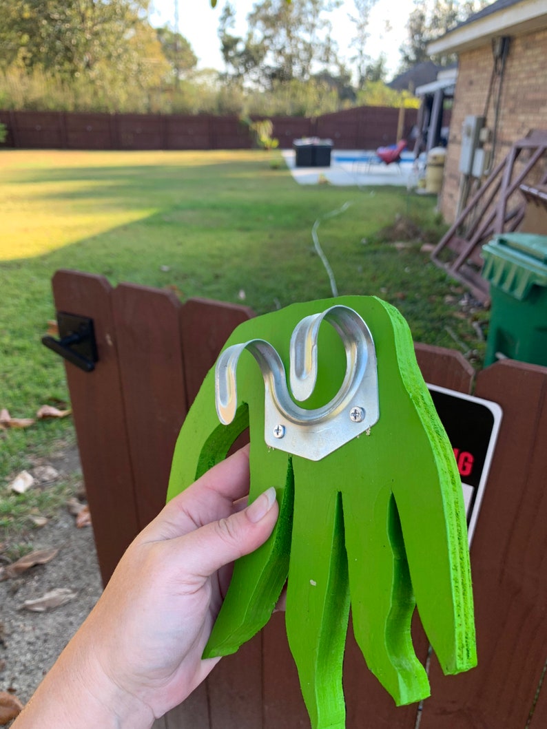 Handmade Grinch Fence Peeker, Christmas Decor - Etsy