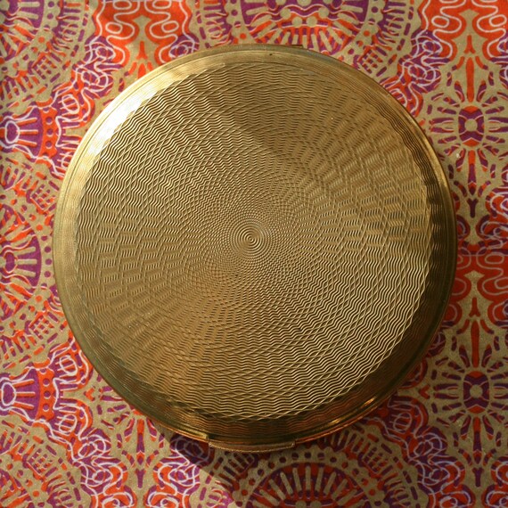 Vintage Kigu Gold Tone Powder Compact 1960s - Gem