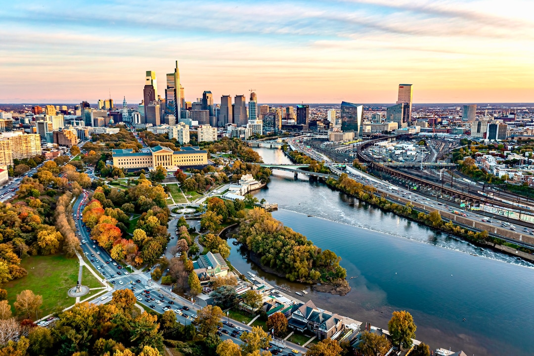 The Philadelphia Museum of Art With Kelly Drive and Boat House Row in ...