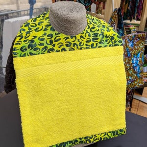 Reversible Cotton Batik and Baby Sponge Reversible Bib // Anis | Etsy