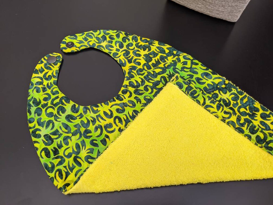 Reversible Cotton Batik and Baby Sponge Reversible Bib // Anis | Etsy