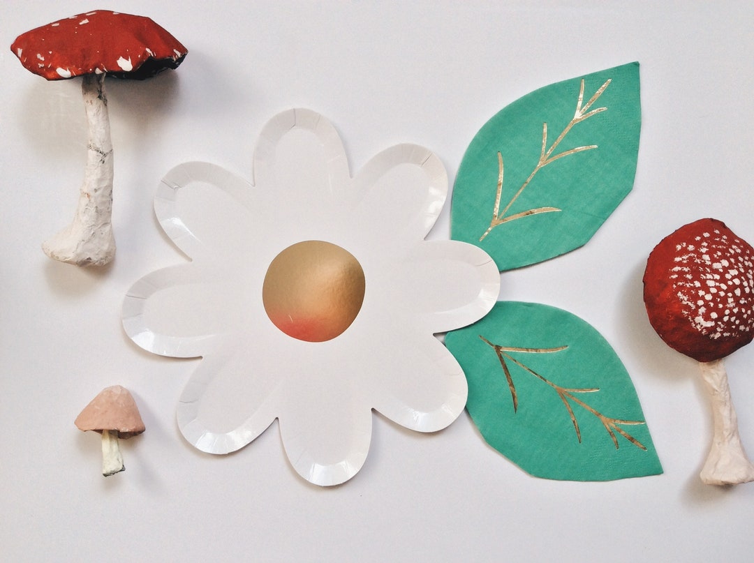 Flower Shaped Paper Party Plates Pack of 8 - Etsy
