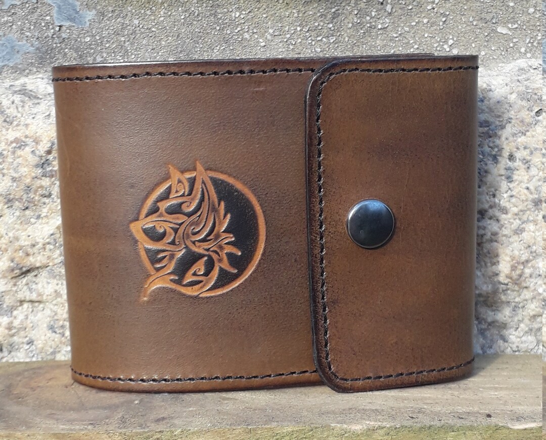 Leather Checkbook Cover , Tribal Wolf Design , Marron-chêne on Photo ...