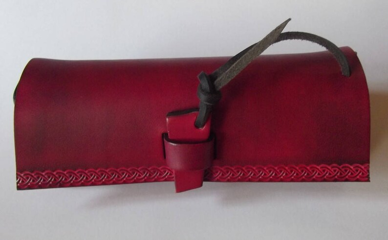 Plumier en cuir liseret tresse celte couleur rouge sur la - Etsy France