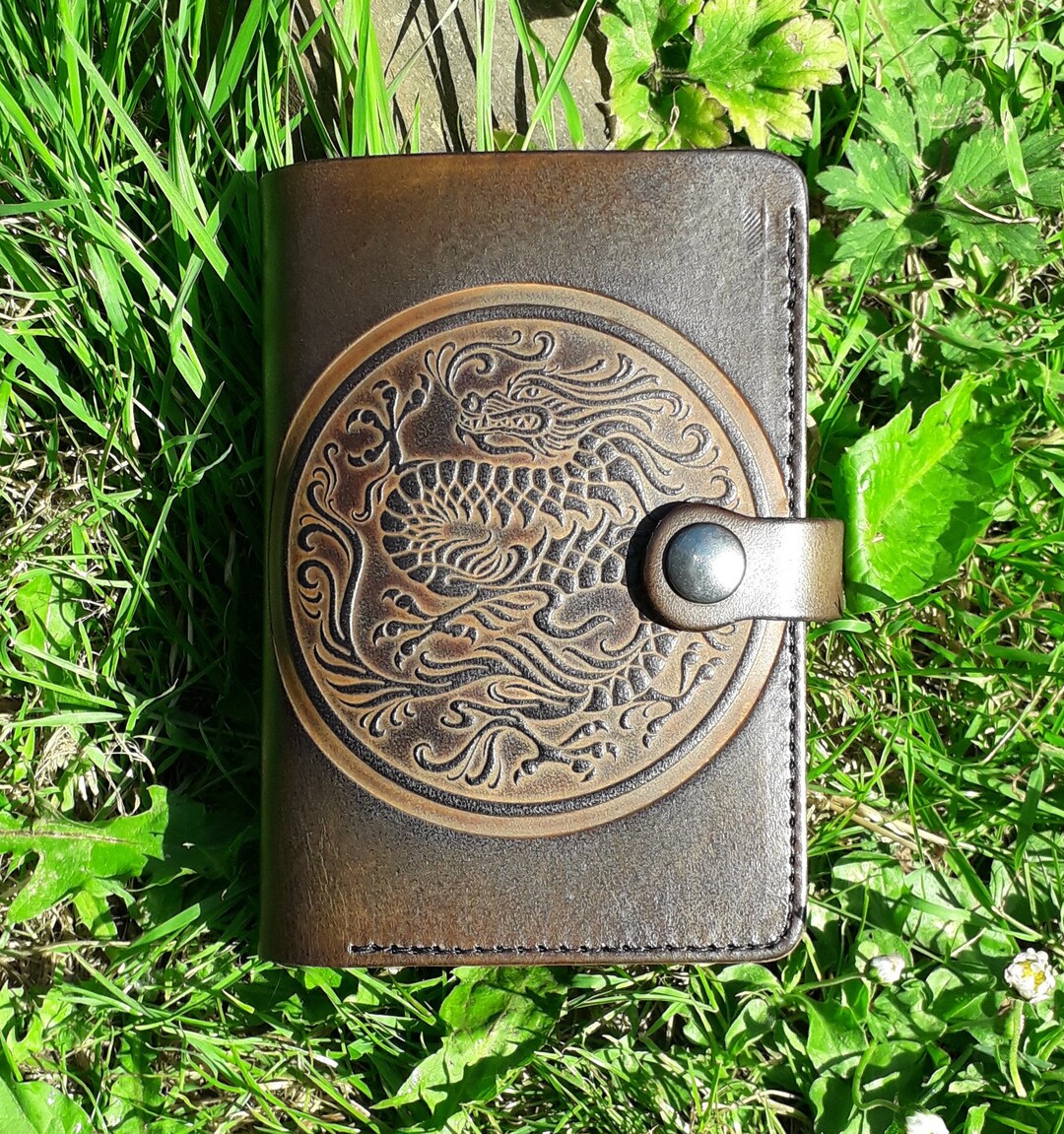 Leather Wallet , Chinese Dragon Design ,"marron Chêne" (16 Colours ...