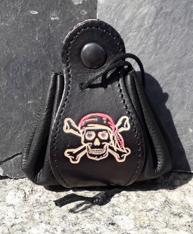 Leather pouch pirate skull design colour noir | Etsy