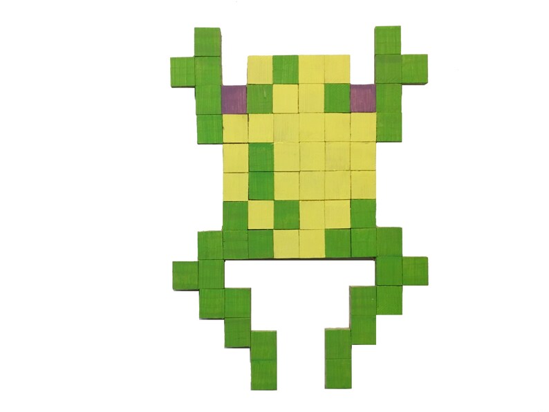 Frogger 8 bit wood pixel art | Etsy