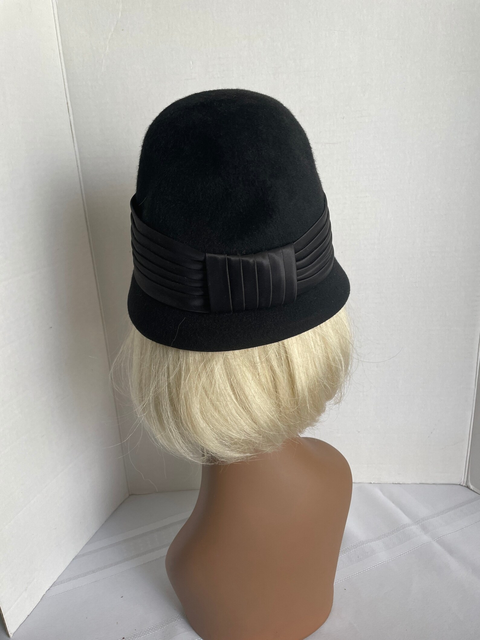 Vintage 1960s Beehive Hat Black Felt With a Satin Band - Etsy
