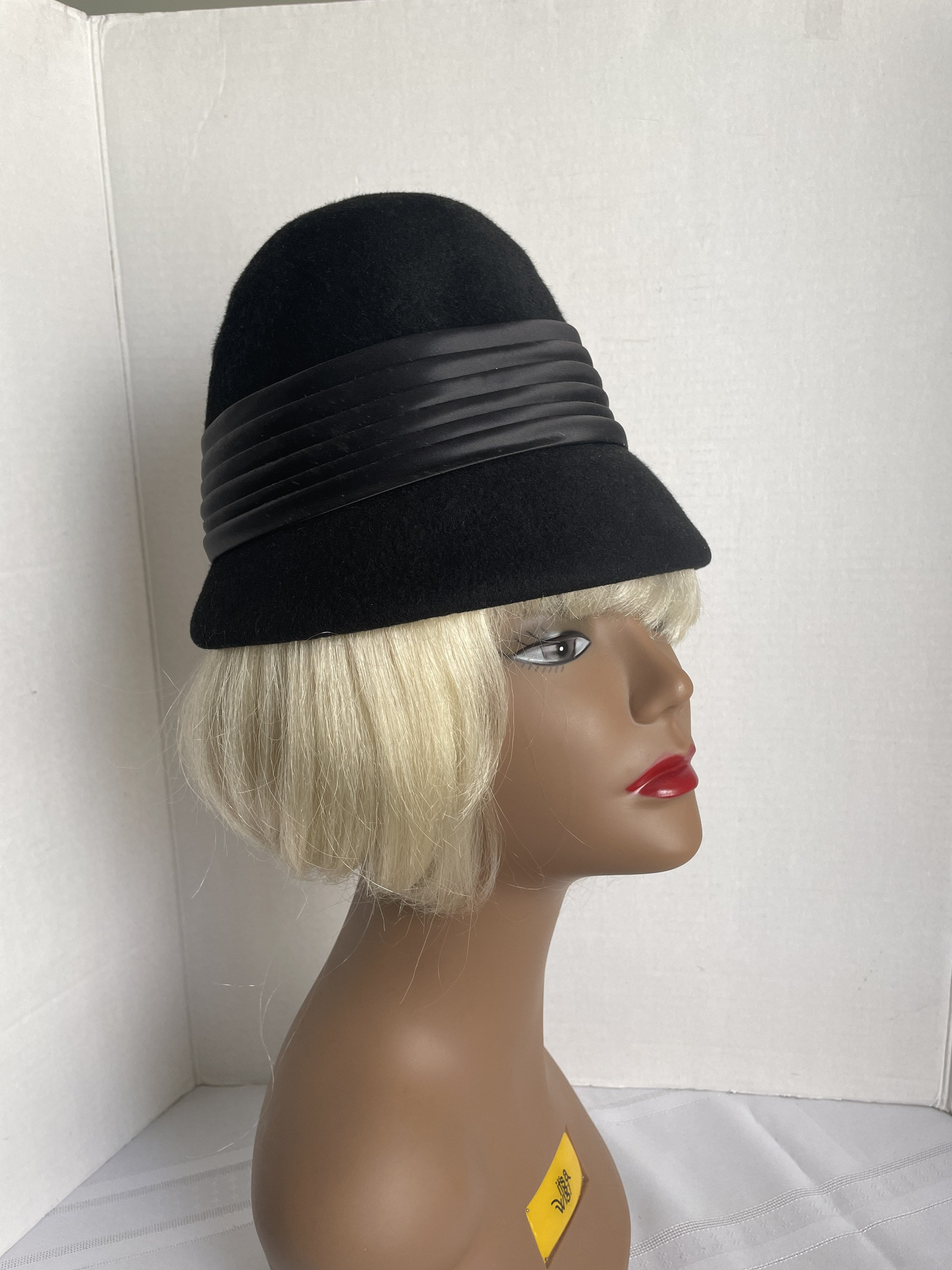 Vintage 1960s Beehive Hat Black Felt with a Satin Band | Etsy