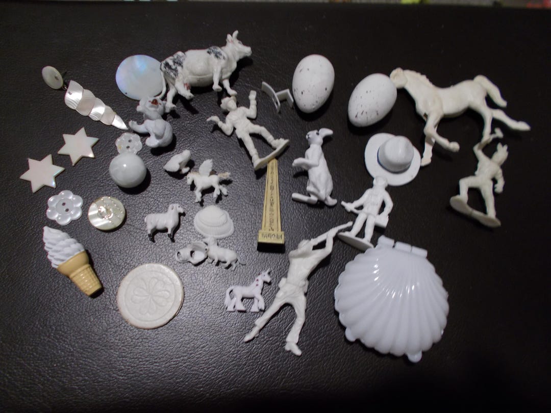30 White Trinkets Objects Vintage and Modern Crowcore Collect Display ...