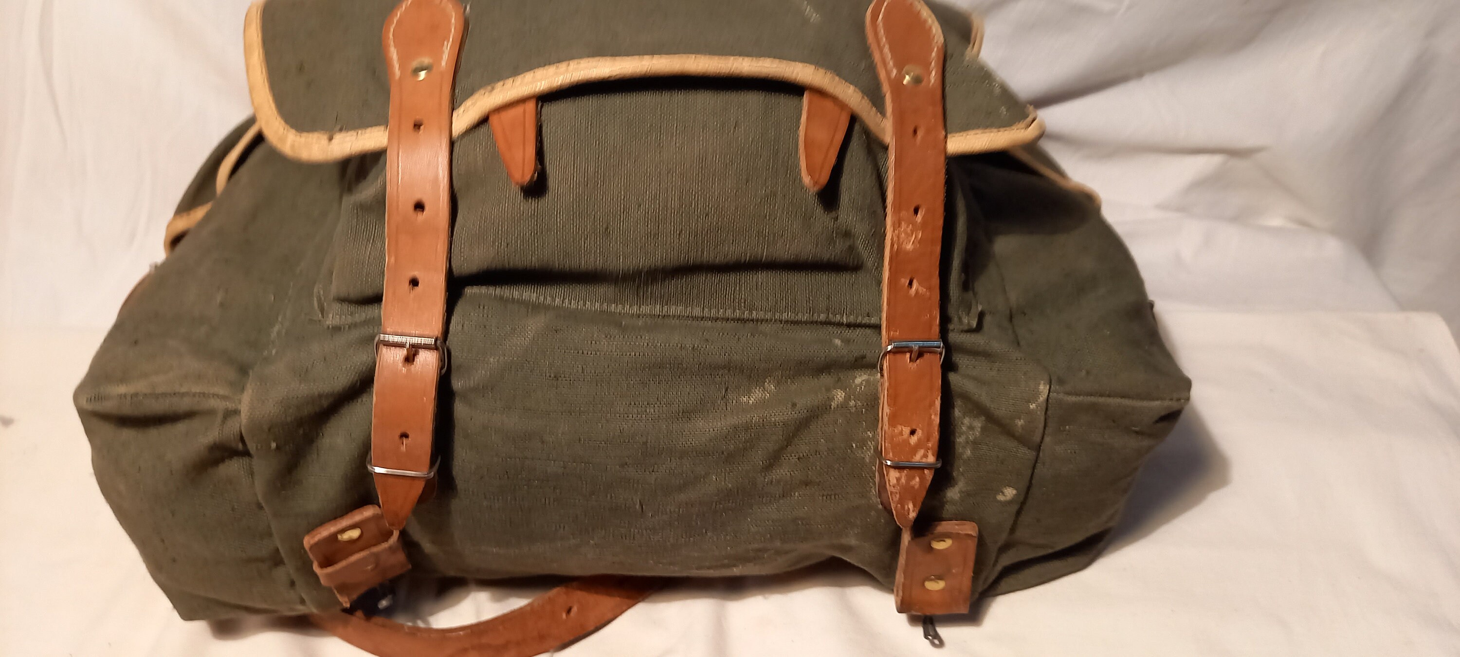 Vintage 1980's Military Green Canvas 2 in 1 - Backpack and Shoulder Bag ...