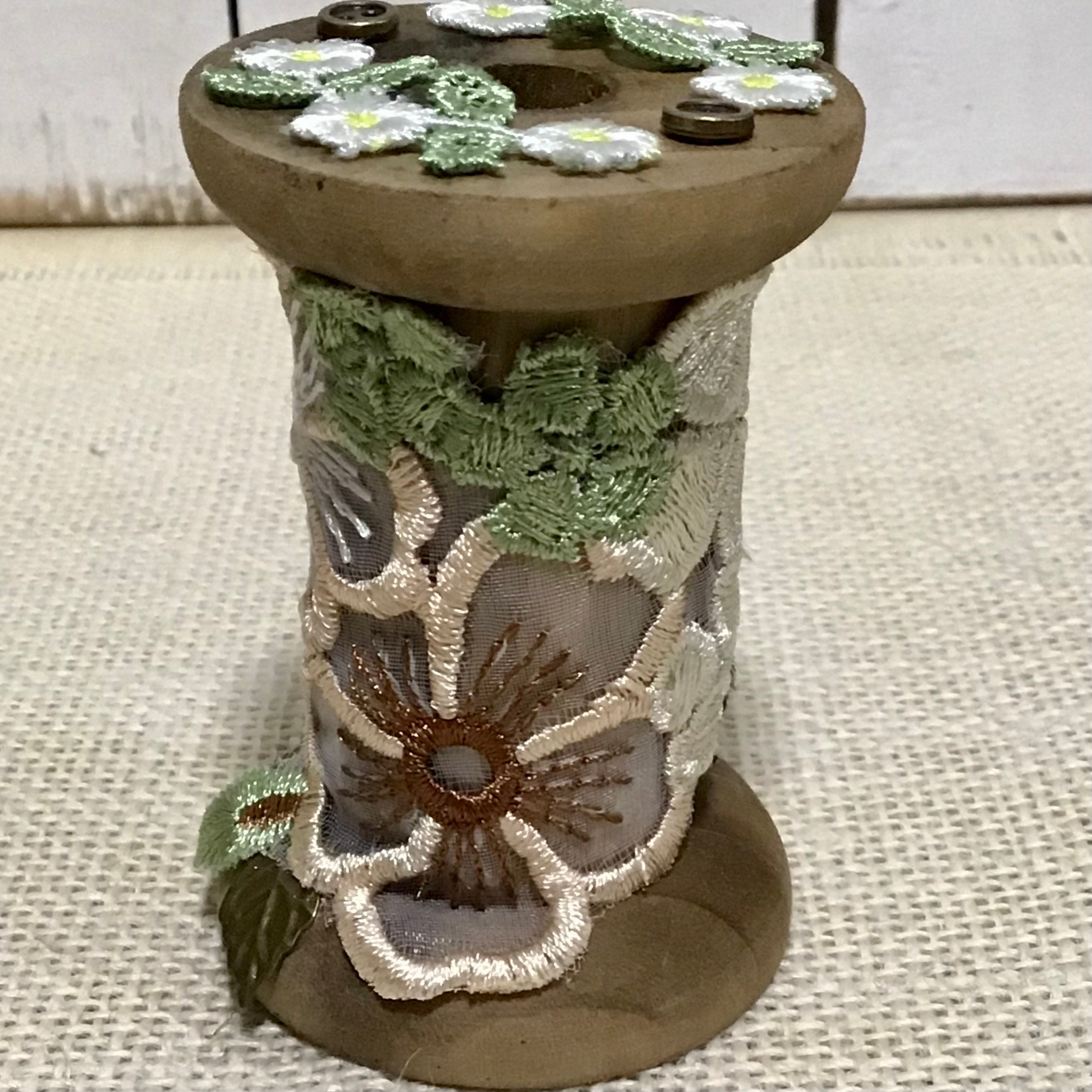 Cotton Reel Scissor Holder / Vintage Lace and Leaves - Etsy
