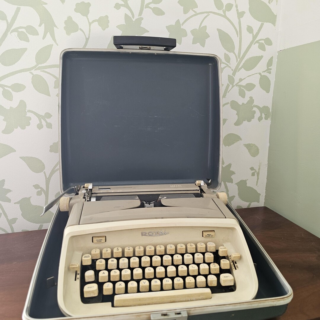 Vintage ROYAL Safari Typewriter, Brown, Working in Original Case - Etsy