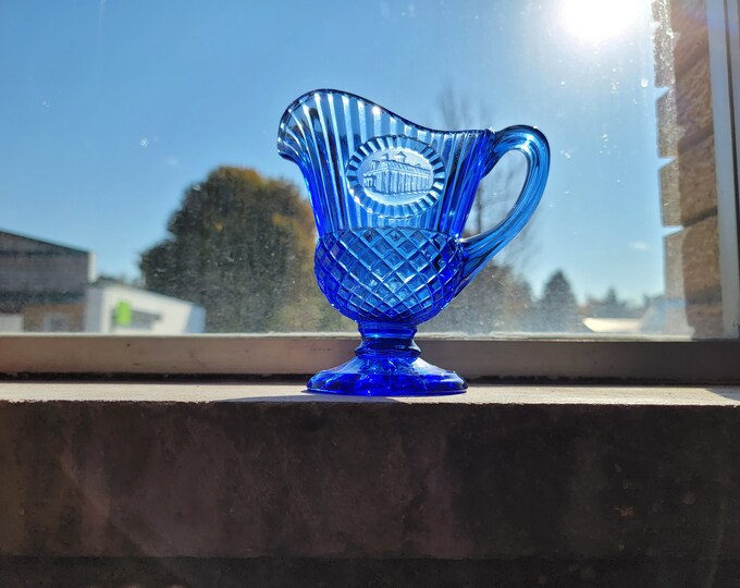 Vintage Avon Fostoria Cobalt Blue Glass Pitcher/gravy Boat W/mt. Vernon ... Vintage Avon Fostoria Cobalt Blue Glass Pitcher/gravy Boat W/mt. Vernon ...