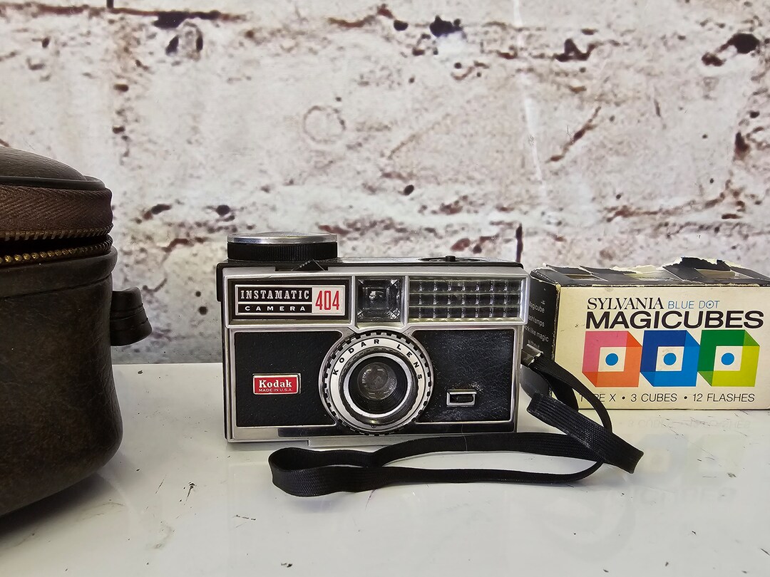 Vintage 1960s Kodak Instamatic 404 Uses New Flashcube Includes Camera ...
