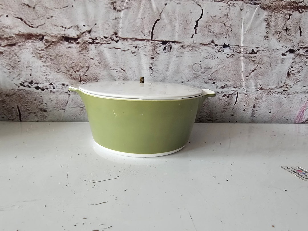1960s Corning Ware Round Bowl in Avocado Green With Lid, Handles, 1.75 ...