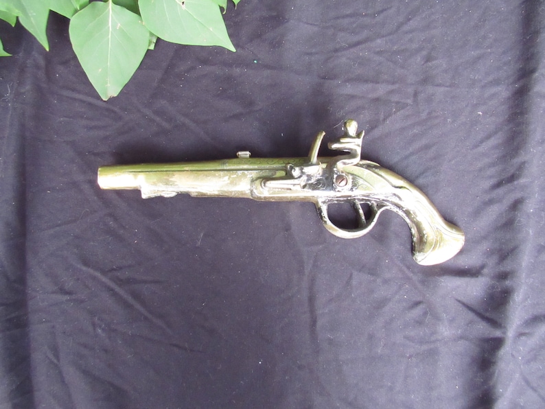 Vintage Dueling Pistol Cast Metal Wall Decor Flint-lock Revolver - Etsy