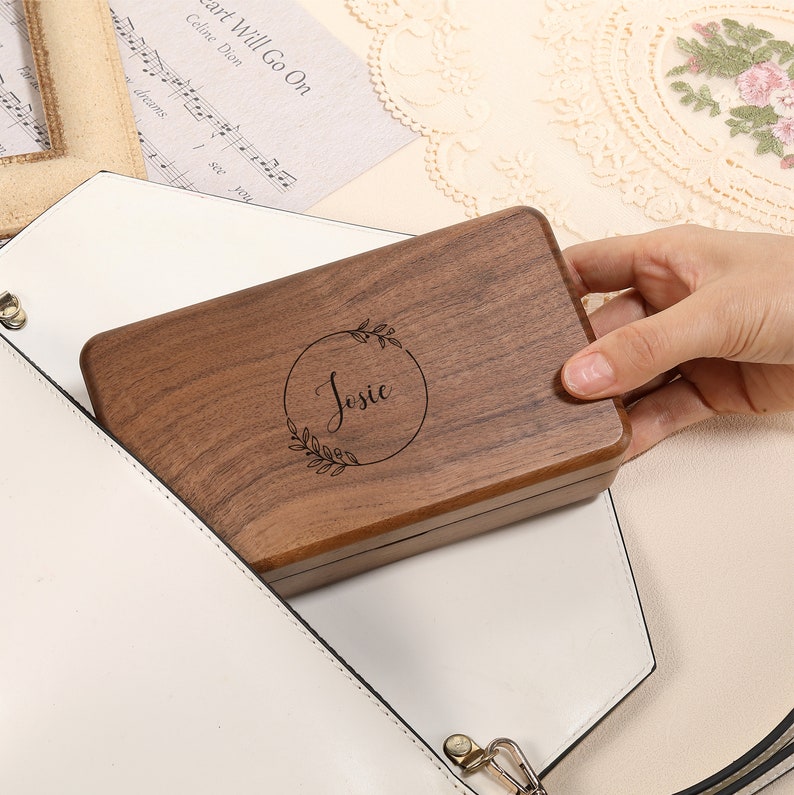 Personalized Wooden Jewelry Box – Custom Engraved Keepsake for Mom - Etsy