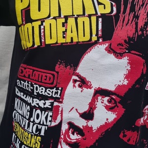 Punks Not Dead T-shirt Exploited UK82 - Etsy