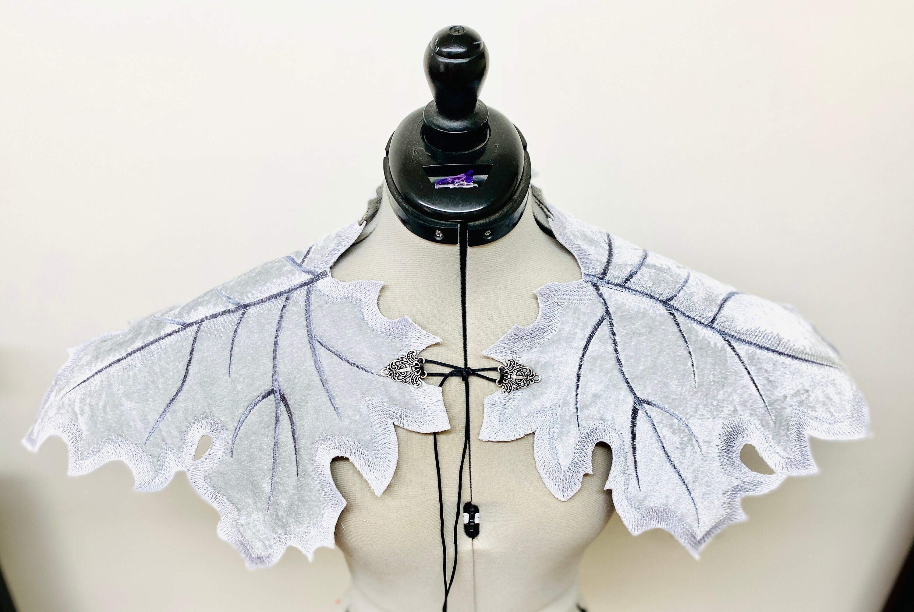 Embroidered Silver Velvet Elven Leaf Capelet Elven Ranger - Etsy