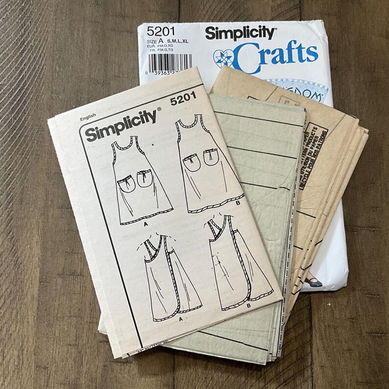 Simplicity Sewing Pattern Daisy Kingdom 5201 Apron Two Lengths Artist ...